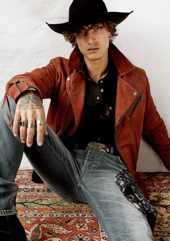 Jonathan Bellini para marca alemã Tigha – Gossip Boy